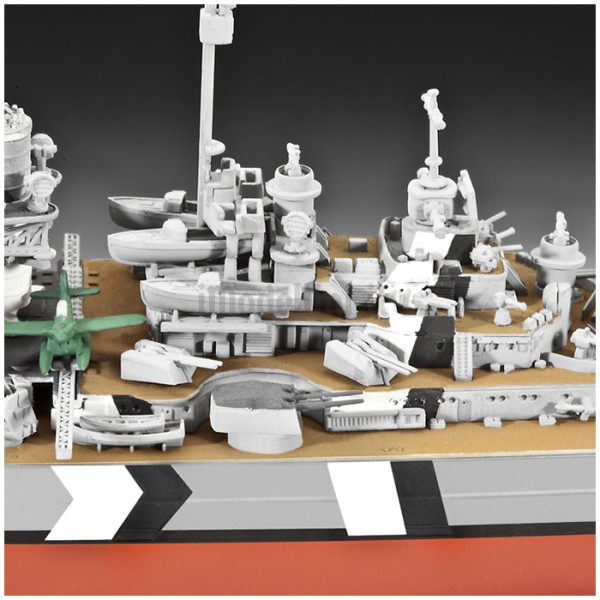 Revell 05098 - Kit Nave Corazzata Bismarck 1:700