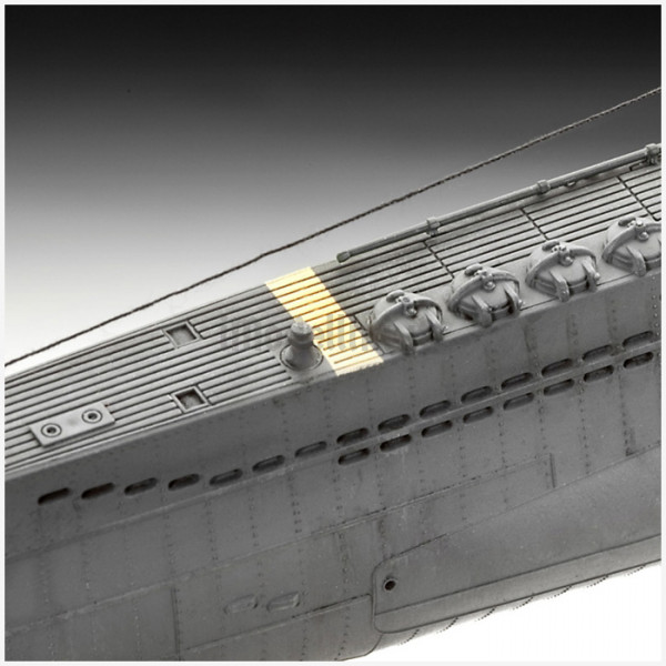 Revell 05100 - Kit Sottomarino Tedesco U-Boot Type VII C/41 1:144