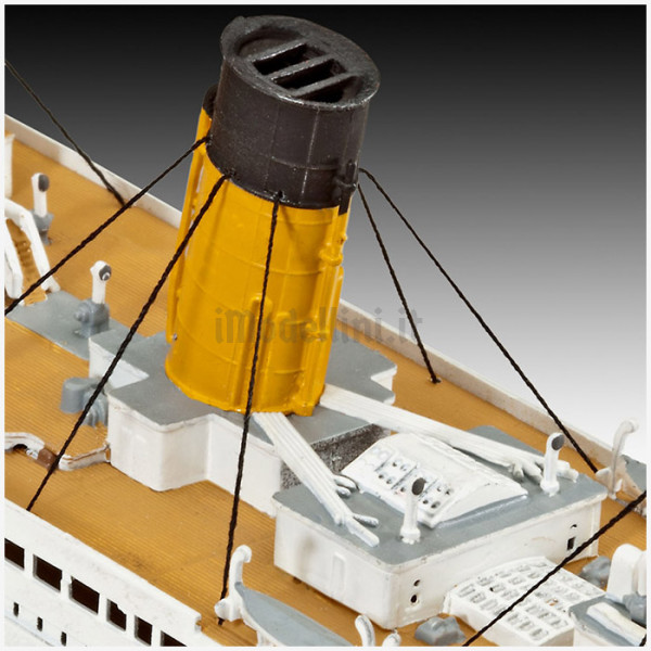 Revell 05210 - Kit Transatlantico RMS Titanic 1:700
