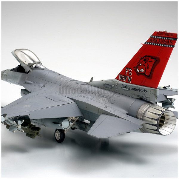 Tamiya 61101 - Lockheed Martin F-16C Block 25/32 - Aereo in Kit 1:48